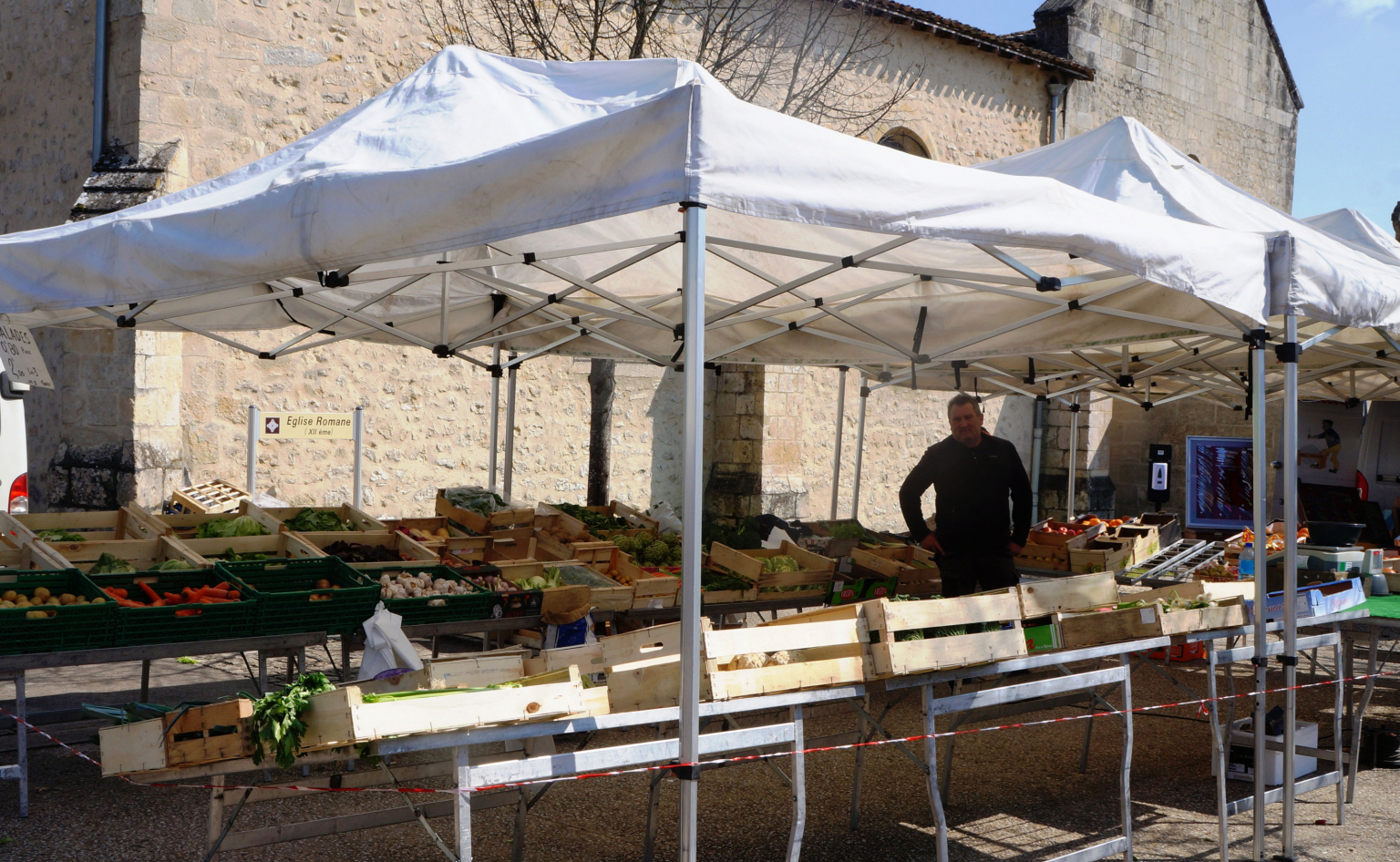 Le marché du dimanche et les ambulants - Commune de Landiras